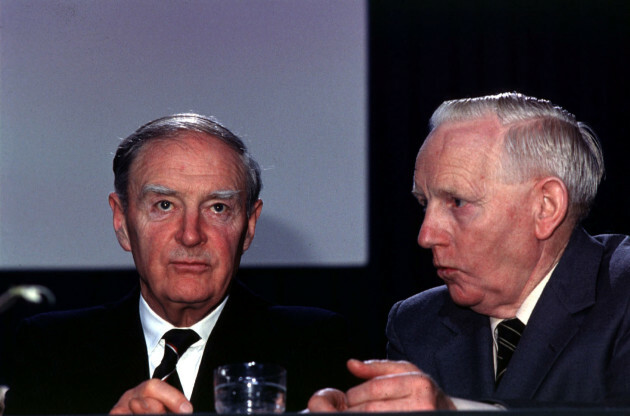 Varadkar signs book of condolence for 'true patriot' Liam Cosgrave as ...