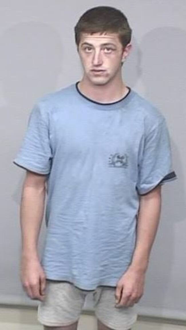 People 'urged not to approach' Irishman wanted by police in Australia