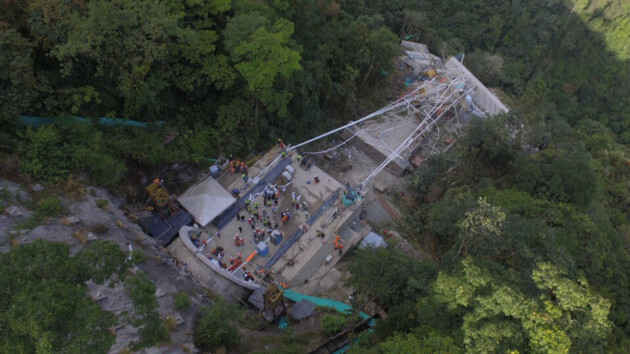 Nine workers dead after 450m-long bridge collapses in Colombian valley