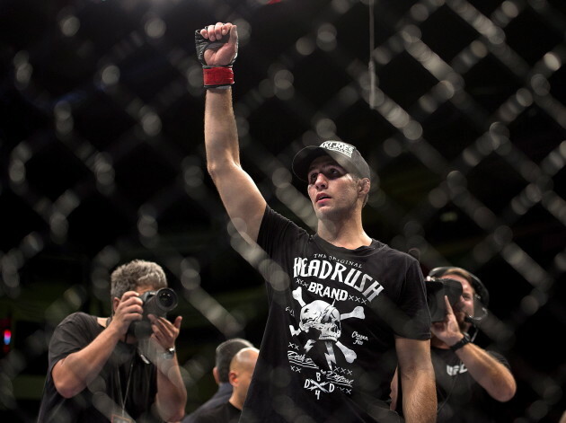 Rory MacDonald defies grim leg injury to be crowned Bellator champion