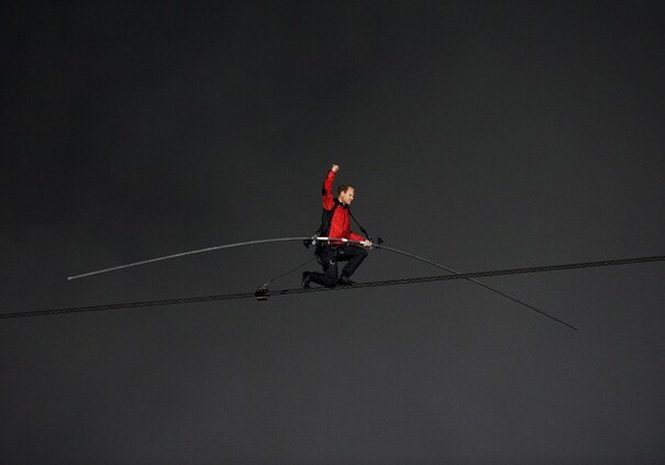 In pictures: Daredevil successfully walks tightrope across Niagara Falls