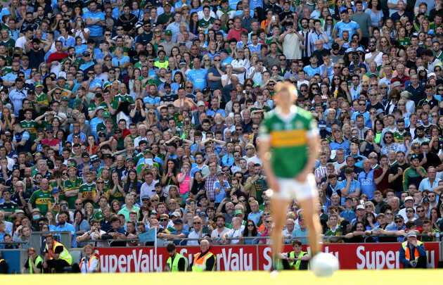 The stories behind this iconic photo of Sean O'Shea's match-winning free