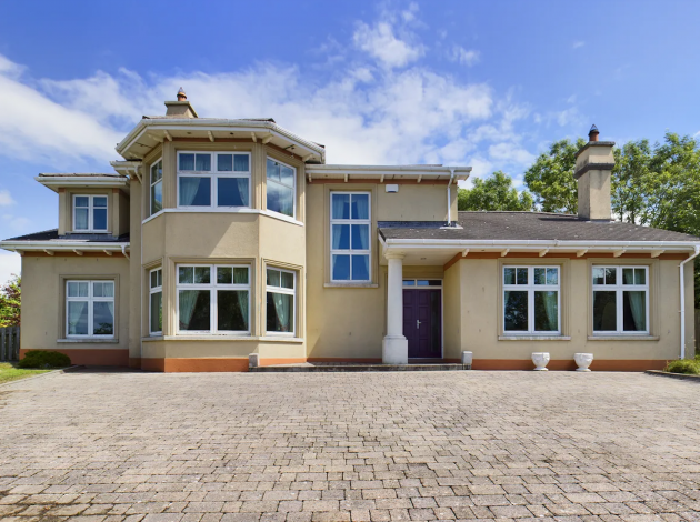 4 of a Kind: Homes across the country with beautiful bay windows
