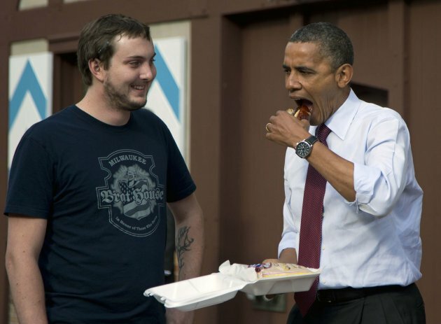 Pics: How to eat a hot dog like the world's most powerful man