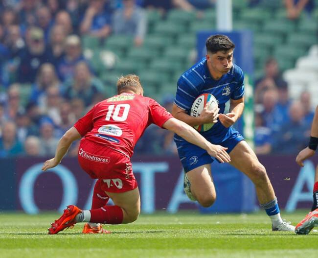 Leinster take their time to see off Scarlets in scrappy quarter-final