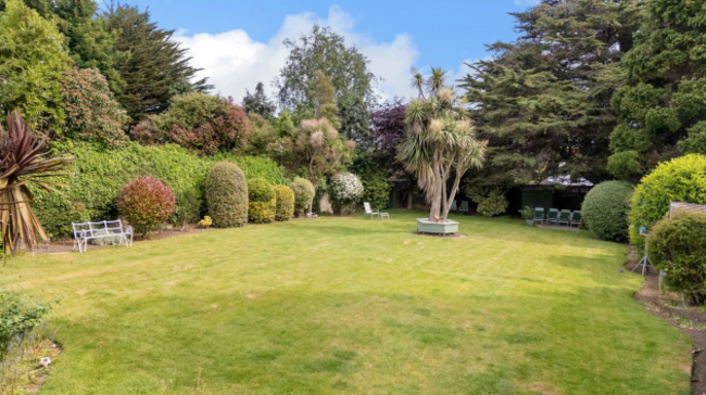A suburban sanctuary with a two-bed guest house in the heart of Foxrock ...
