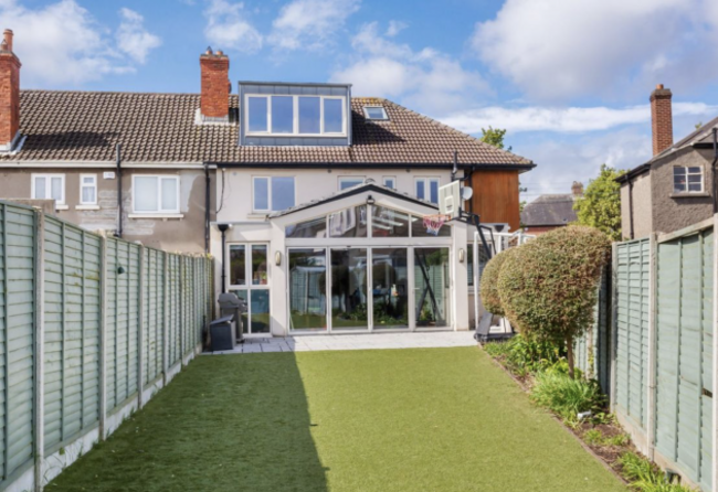 Refined family living in the heart of Clontarf and close to the coast ...