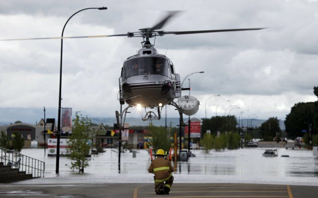 Thousands flee their homes after devastating floods hit Calgary