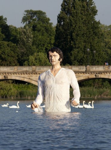Giant statue of Mr Darcy unveiled in London park · TheJournal.ie