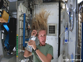 How astronauts wash their hair in space (GIFs) · The Daily Edge