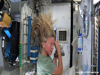 How astronauts wash their hair in space (GIFs) · The Daily Edge