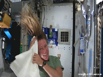 How astronauts wash their hair in space (GIFs) · The Daily Edge