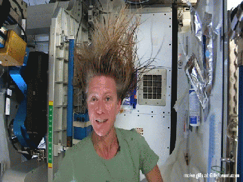 How astronauts wash their hair in space (GIFs) · The Daily Edge